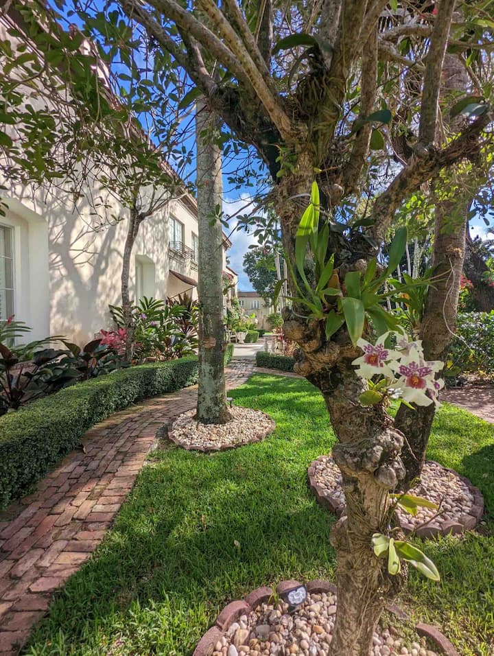 Apt. In 1927 Mediterranean Villa Coral Gables - Coral Gables