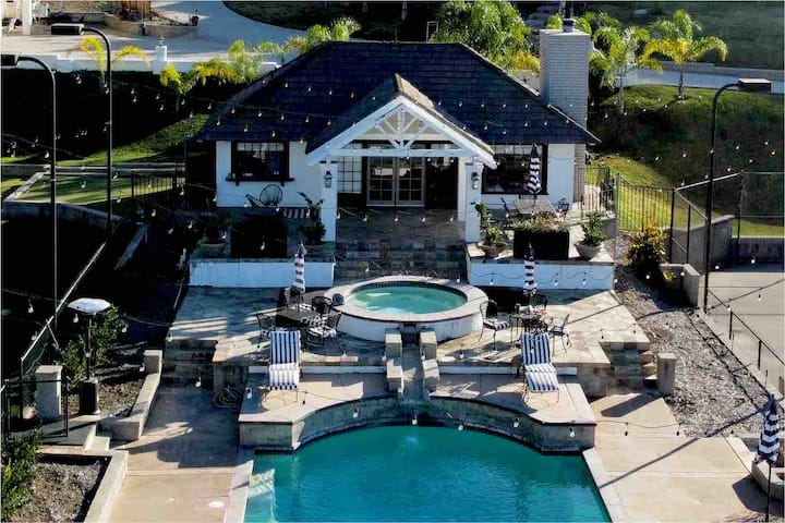 Pickleball/ Huge Heated Pool / Jacuzzi/ Fireplace - Moorpark, CA