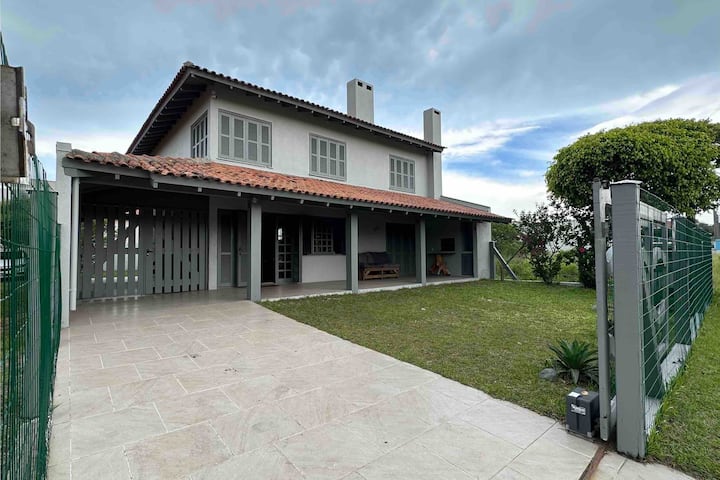 Casa Com 5 Quartos E Piscina. - Tramandaí