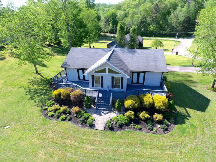 The Lake Escape - Watts Bar Lake, TN