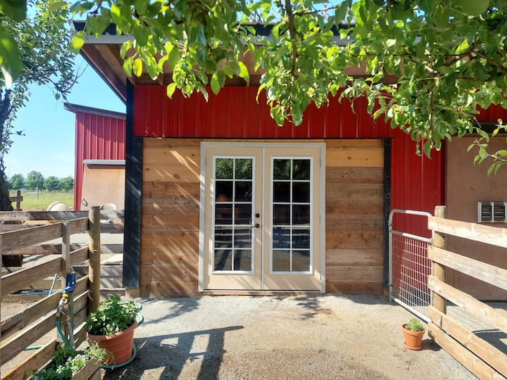 Cozy Horse Stable - Abbotsford