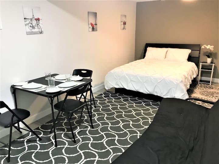Small Private Studio Near Fort Totten & Catholic U - Silver Spring, MD