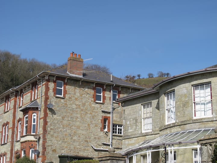 Spacious, With Sea Views, Ventnor, Isle Of Wight - Isle of Wight