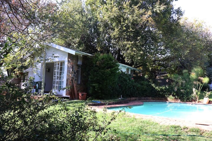 The Nook - The Cottage In The Garden - Johannesburg