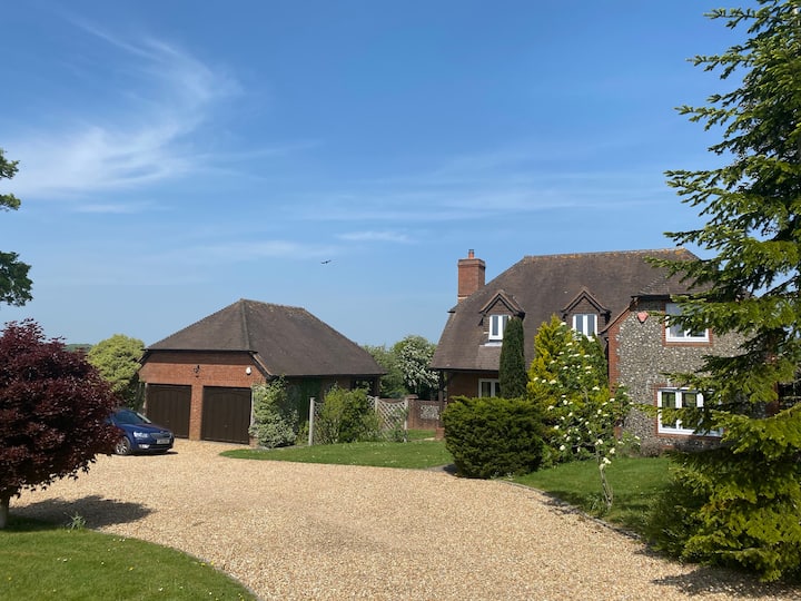 Highgate House - Family Home - Alton