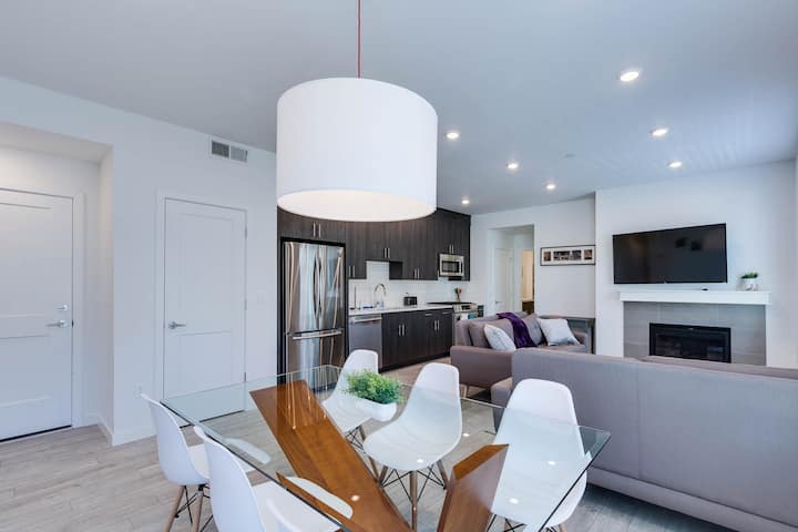 Entertainer #4–just Steps From The Max - Portland, OR