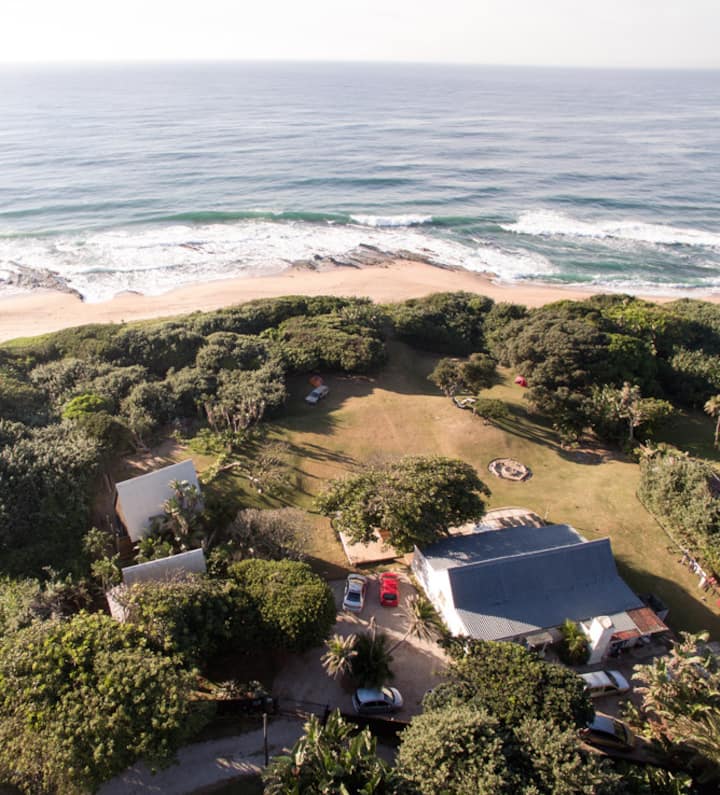 Umzumbe Surf House - Beach Front Bliss! - Hibberdene