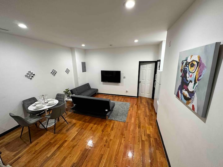 Modern Loft Overlooking Downtown - Philadelphia, PA
