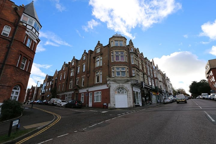 Cosy Victorian Flat | Sleeps 4 | Full Kitchen - Sandbanks