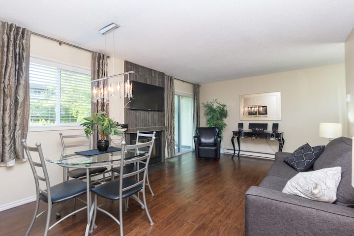 Renovated Townhouse Near Downtown - Victoria