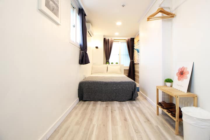 Small Double *Hongdae 2mins, Best Location* - Seoul