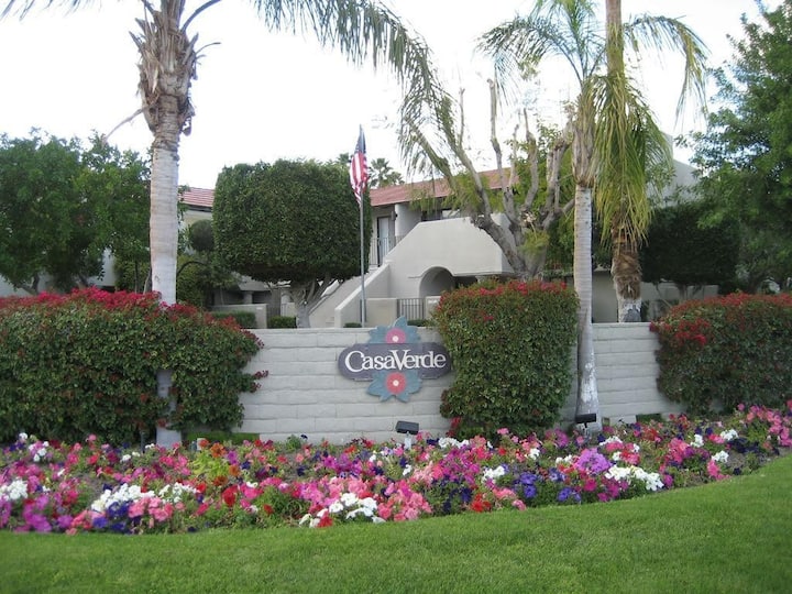 Modern Palm Springs Condo 15 Min. Walk To Downtown - Palm Springs, CA