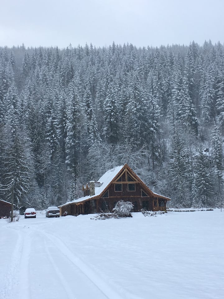 High Arrow Lodge - Revelstoke