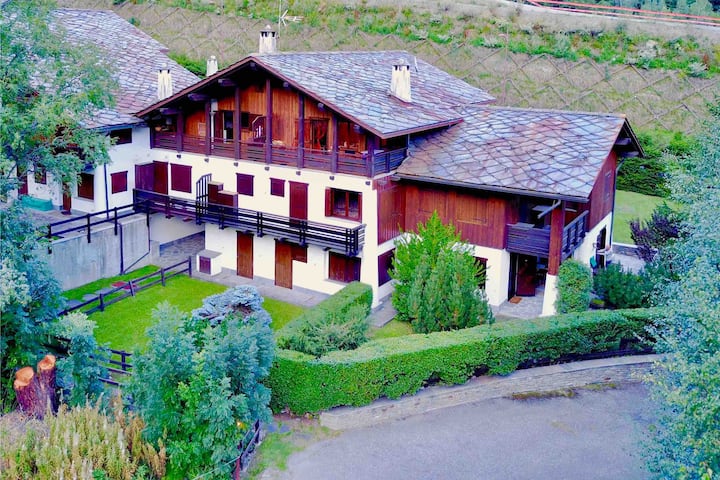 Mont Blanc View Flat - Walking Distance To Skyway - Courmayeur