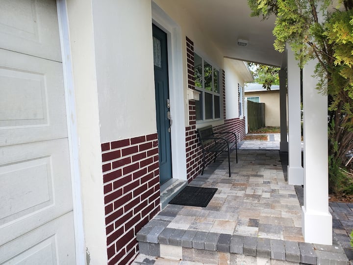 Entire Home In North St. Petersburg - St. Petersburg, FL