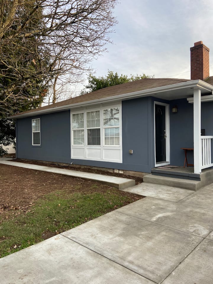 Freshly Renovated 2bd   Place Close To Airport . - Portland, OR