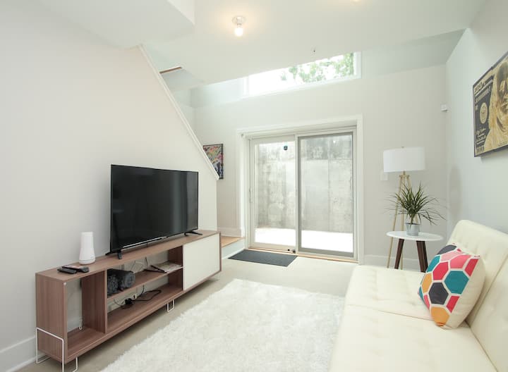 Outstanding! Bright+colorful! 2bed/1.5 Bath! - Philadelphia, PA