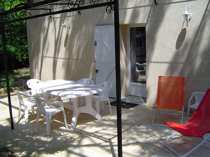 T3 Avec Jardin, 150m De La Mer, Confort Et Calme - Bandol
