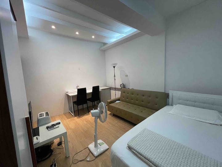 101附近/心誠台北短租，信義商圈101市政府，微風，新光三越，美食小吃，饒河夜市/ 安靜兩Q Q床 - Beitou District