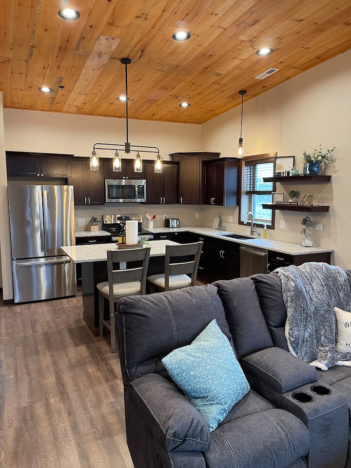 Sunset! Apartment Located Downtown Dells! - ウィスコンシン・デルズ, WI