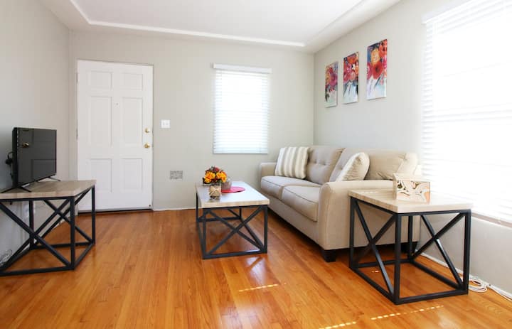 Uptown Cottage! Great Walkability! - San Diego, CA