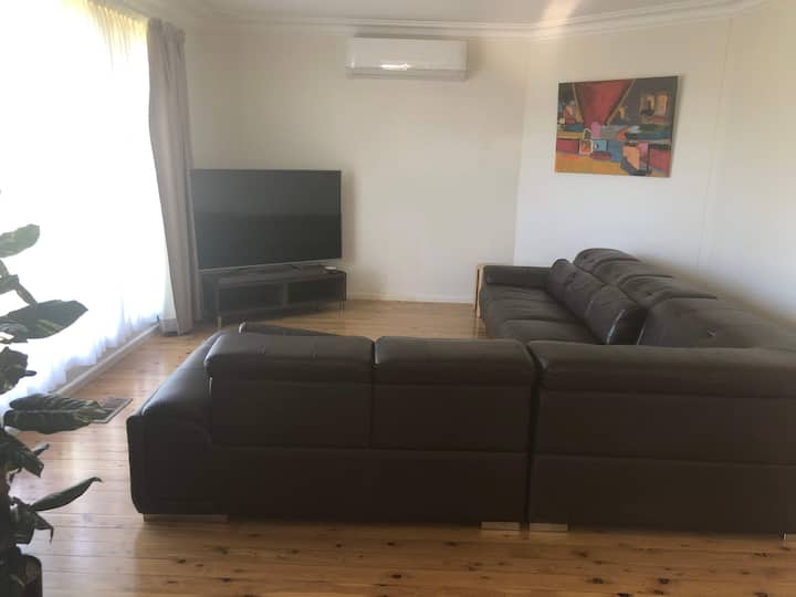 Heads-on-beds And Oh-so Central! Pets Welcome! - Orange