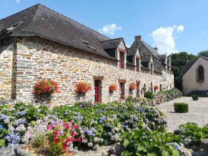 Manoir Situé Dans Un Charmant Bourg Et Séminaire - Brocéliande