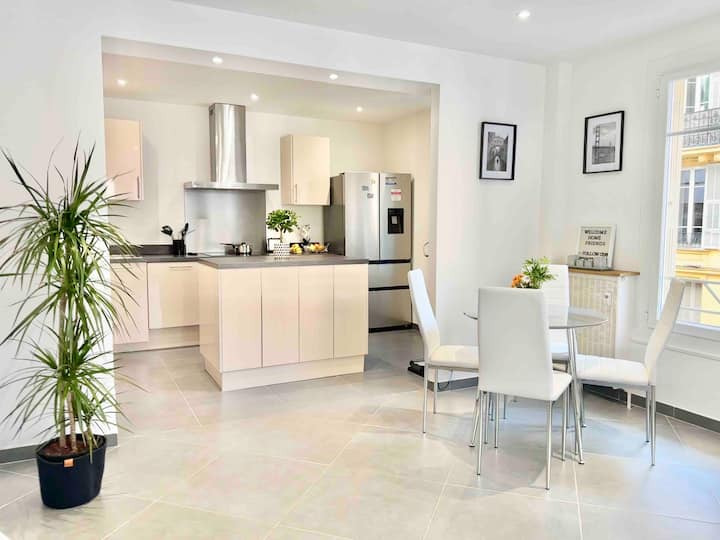 Spacious Double Bedroom, In Nice City Center - Èze