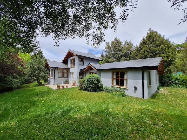 Casa Familiar Con Bello Jardín (Zona Bahia Serena) - San Carlos de Bariloche