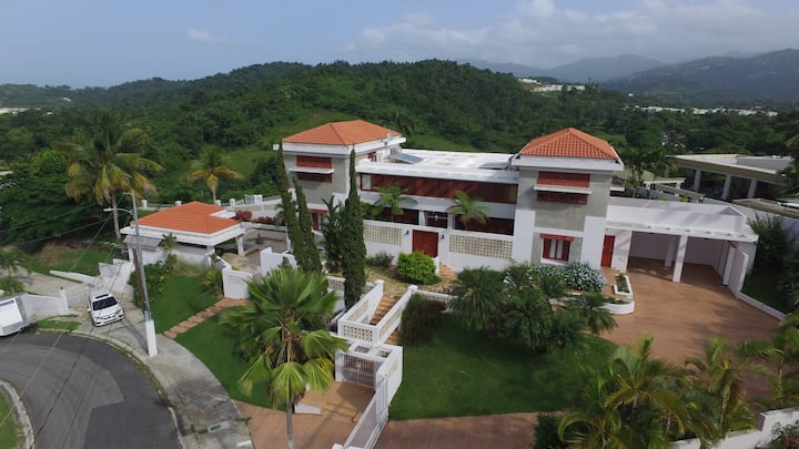 Spanish Mansion With Mountain Views - Porto Rico