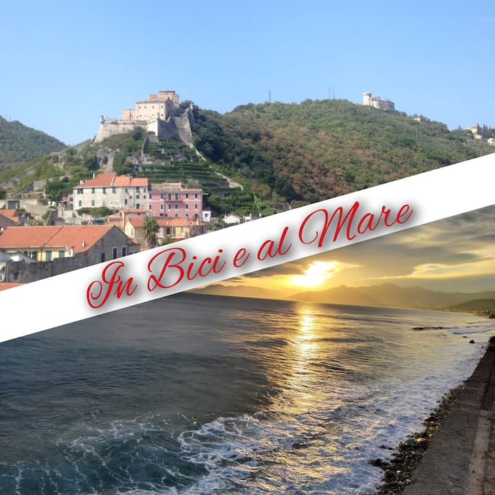 In Bici E Al Mare-parking And Bike Storage- - Noli