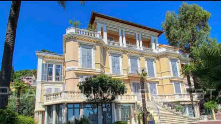 Bel Appartement  Dans Villa Classée  Avec Piscine - Menton