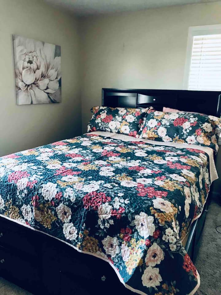 Private Suite In Cozy Home! - Indianapolis, IN