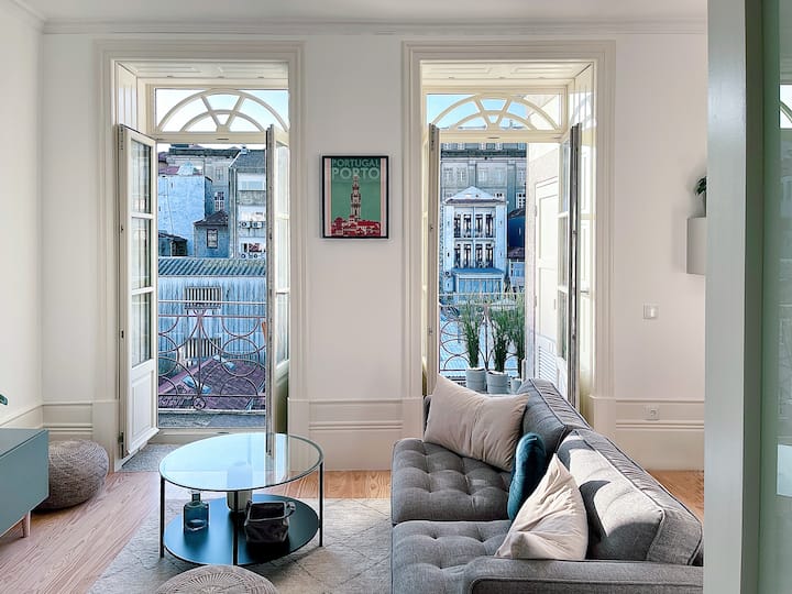 Special Place With A Sunny Balcony Facing Clerigos - Porto