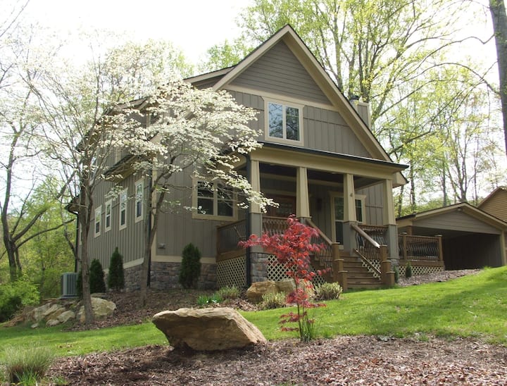 Arts & Crafts Home Off Blue Ridge Parkway - Asheville, NC