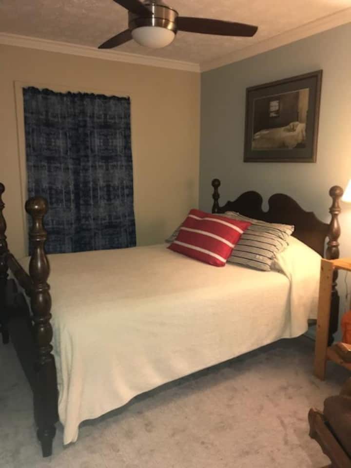 Cedar Cabin In The City - Greenville, SC