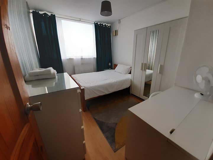 Large Double Room Close The Aldgate East - London