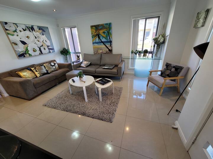 5 Bedroom Cozy House+3 Bathrooms - Blacktown