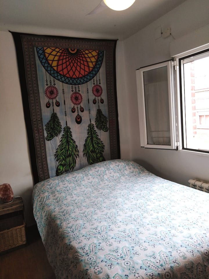 Room In Pretty Home Santa Rosa Street Madrid - Madrid
