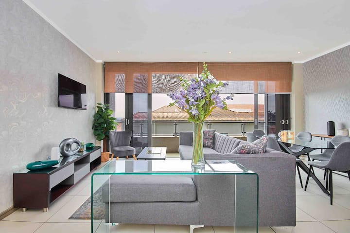 Executive 3 Bed In Masingita Towers - Sandton