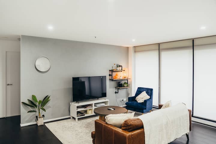 Modern Resort-style Stay Near Queen Vic Market - Melbourne