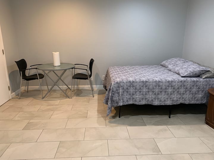 Private Entranced Bed & Bath By Strip & Chinatown - Las Vegas, NV