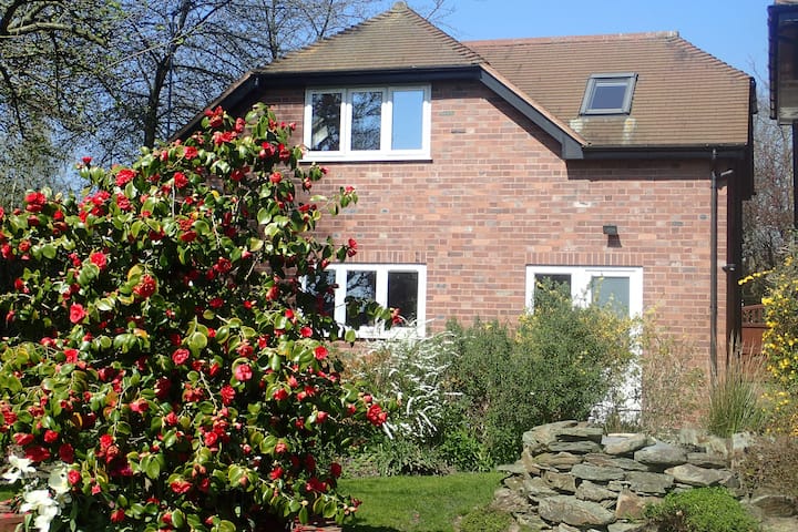 *Bright & Spacious Self-contained Gem - Ng2* - Nottingham