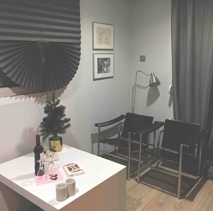 Egnatia Str -Citycentre- Sunny With Nice Veranda - Thessaloniki