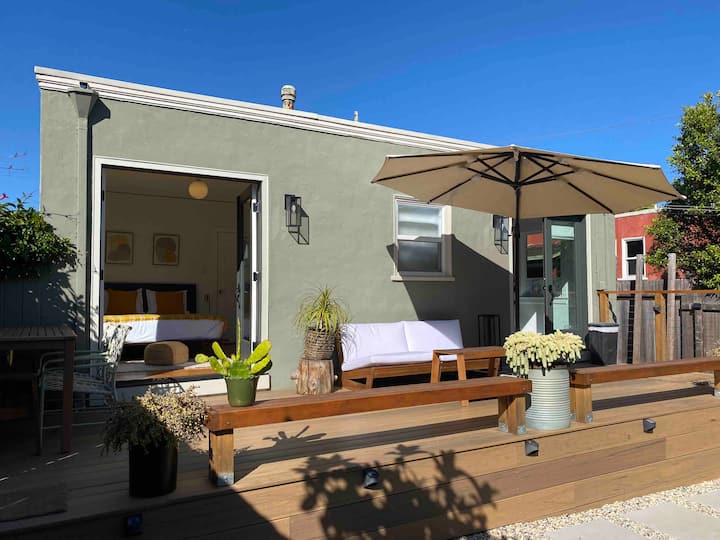 Lush And Sun Filled Peaceful Oasis - Oakland, CA