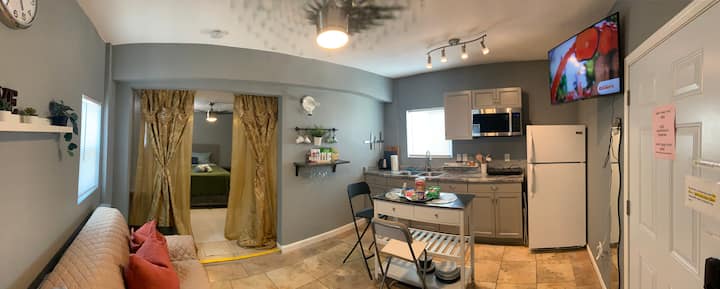 Cozy Guesthouse With Private Yard & Entrance! - North Las Vegas, NV