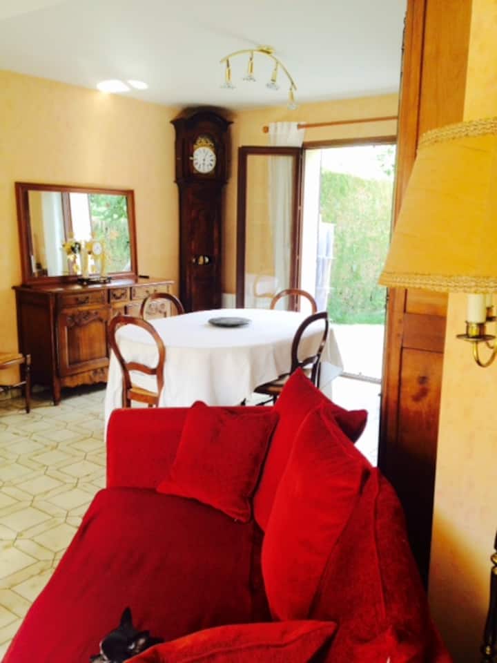 Grande Chambre Proche De Versailles - Buc