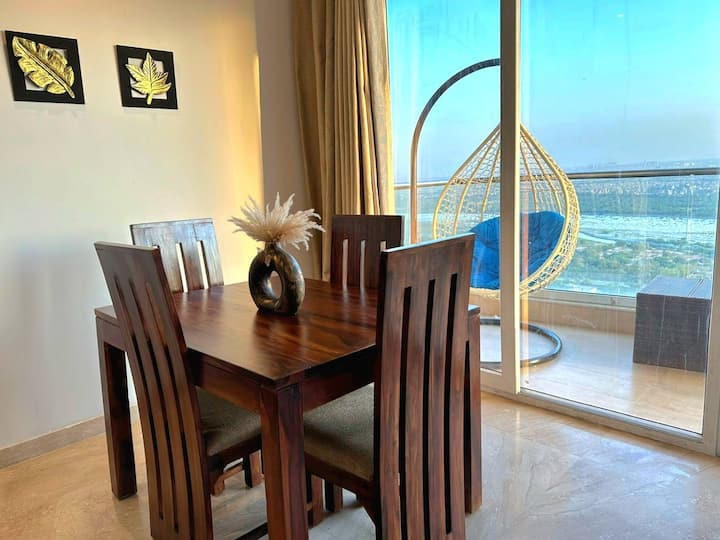 Oasis 2br Riverview Apartmet - Noida
