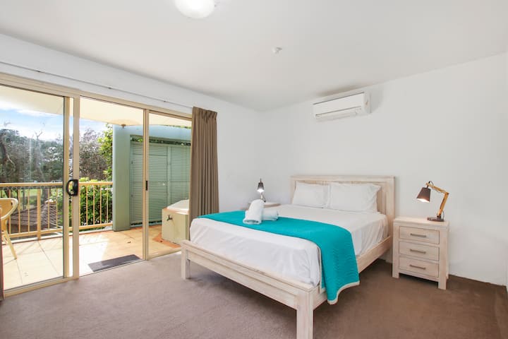 Spacious 1 Bedroom Resort View Spa Apartment - Lennox Head