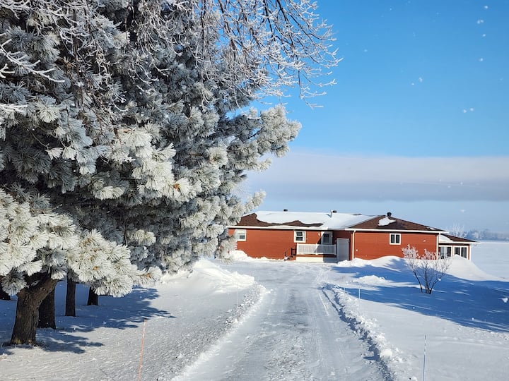 Quiet Pelican Lake Home With Hot Tub & Game Room - Watertown, SD